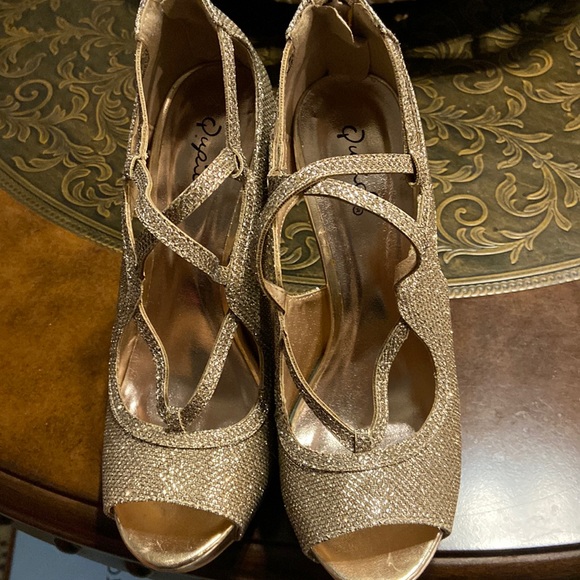 Qupid | Shoes | Qupid Gold Sparkle Heels | Poshmark